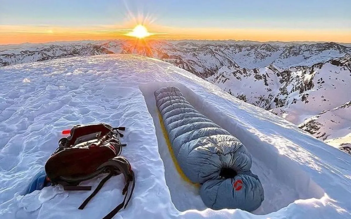 Mount Everest Rainbow Valley: The Death Zone of Everest
